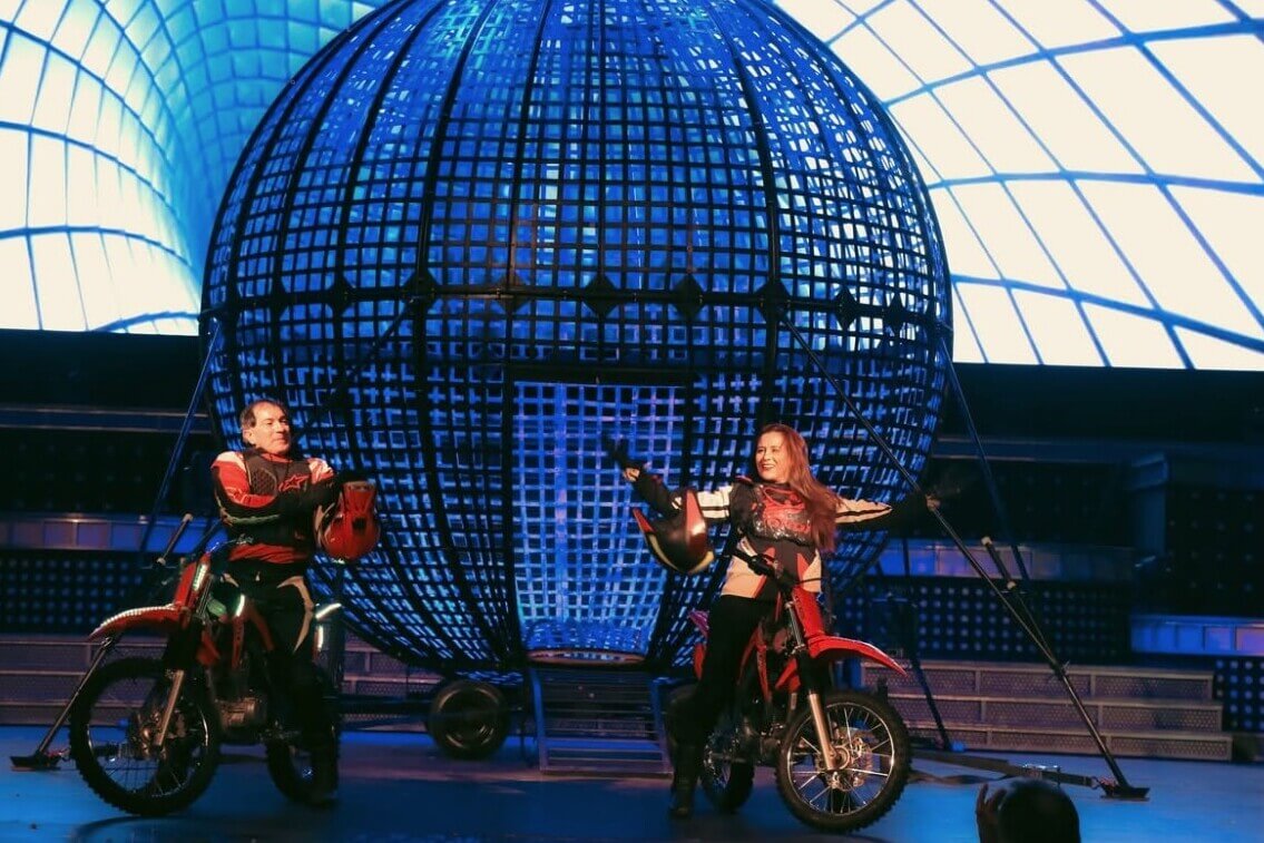 Bello's Circus Extreme at Dells Dinner Adventures - Wilderness Resort
